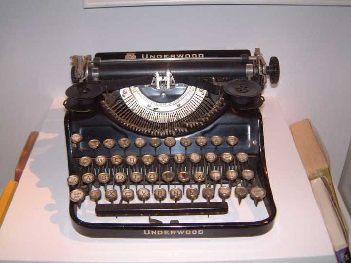 Famous Authors’ Typewriters – Biblioklept